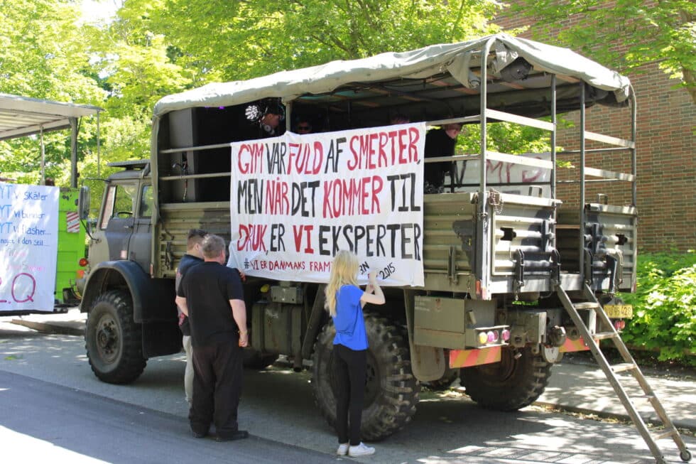 Militær studentervogne - SULA studenterkørsel