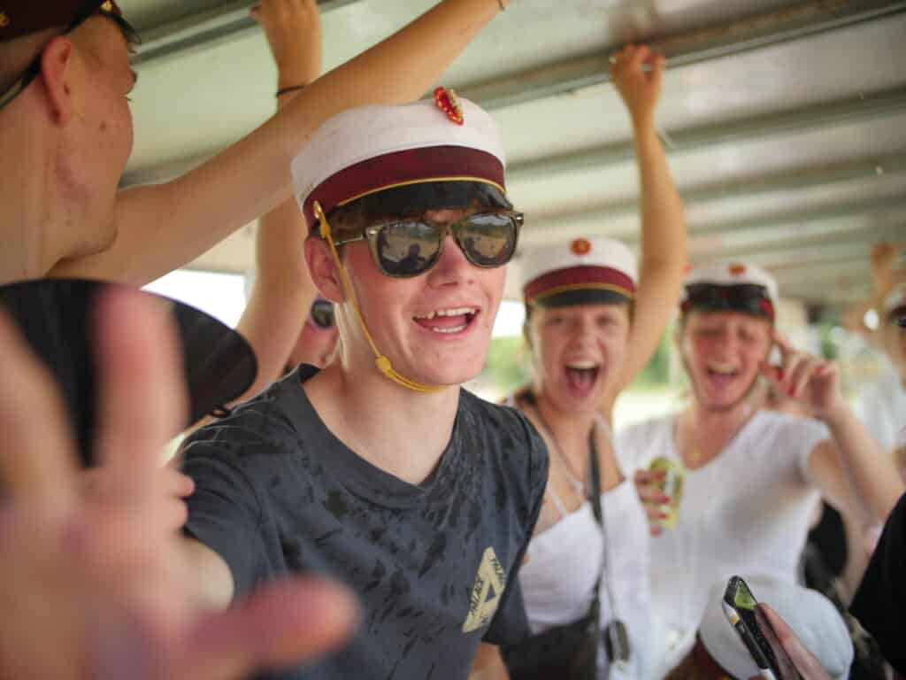 Hvad betyder farven på studenterhuen? - SULA studenterkørsel